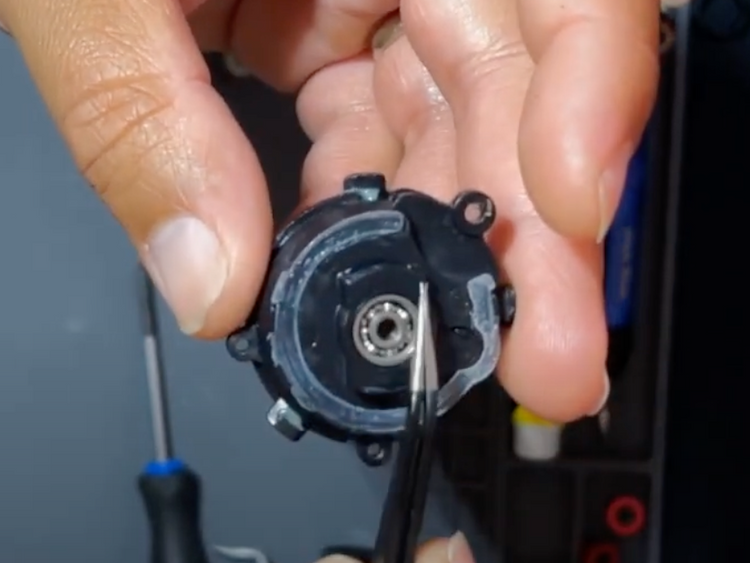 ABEC 7 vs. ABEC 9 Explained – Baitcast Bearings